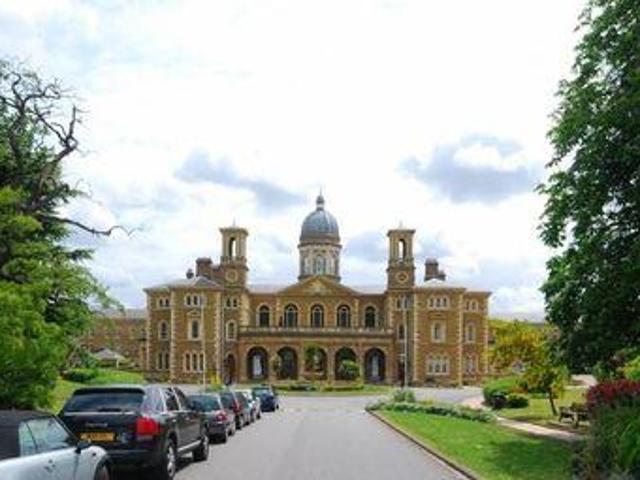 1 Bedrooms Flat for rent in Princess Park Manor, Friern Barnet N11