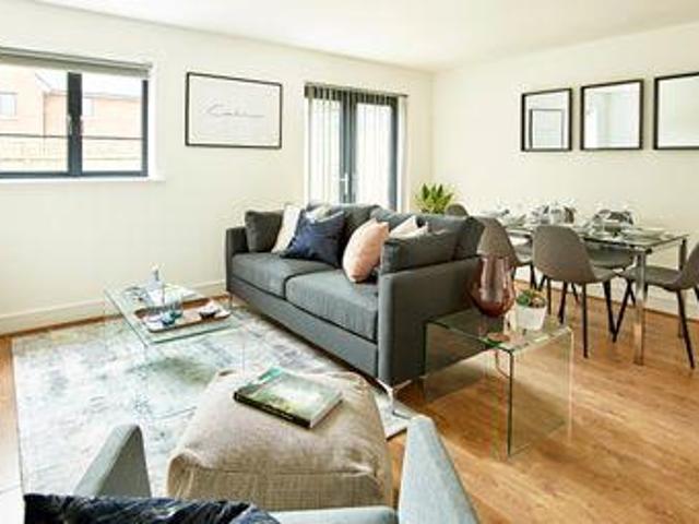 1 Bedrooms Flat for rent in Queens Avenue, Wellesley GU11