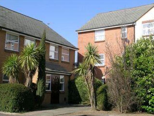 1 Bedrooms Flat for rent in Queens Court, Queens Road, Slough SL1