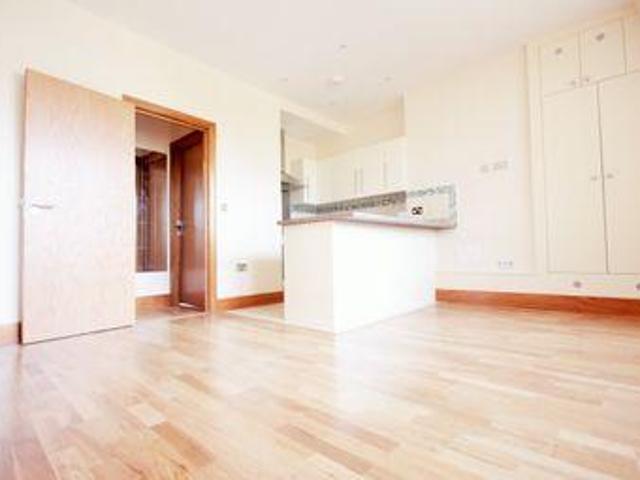 1 Bedrooms Flat for rent in Queens Parade, Harringey, London N8