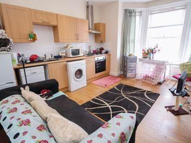 1 Bedrooms Flat for rent in Queens Road, Hyde Park, Leeds LS6