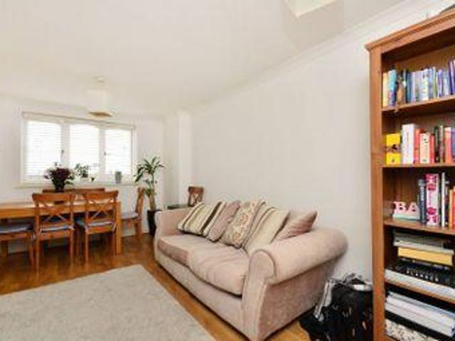 1 Bedrooms Flat for rent in Rothesay Avenue, Raynes Park SW20
