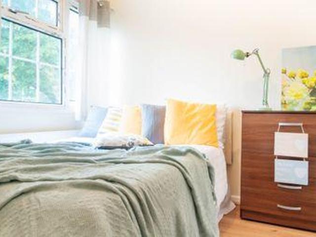 1 Bedrooms Flat for rent in Royal Oak, Paddington, Central London. W2