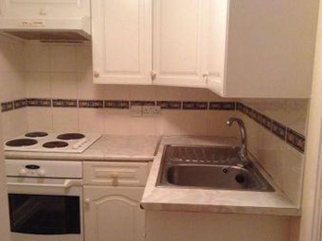 1 Bedrooms Flat for rent in Robina Close, Northwood HA6
