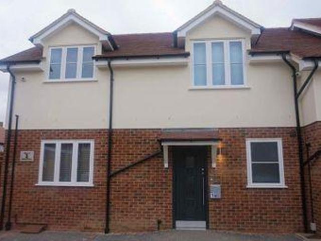 1 Bedrooms Flat for rent in Rodwell Place, Whitchurch Lane, Canons Park, Middlesex HA8