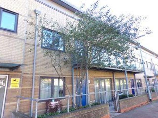 1 Bedrooms Flat for rent in Rollason Way, Brentwood CM14