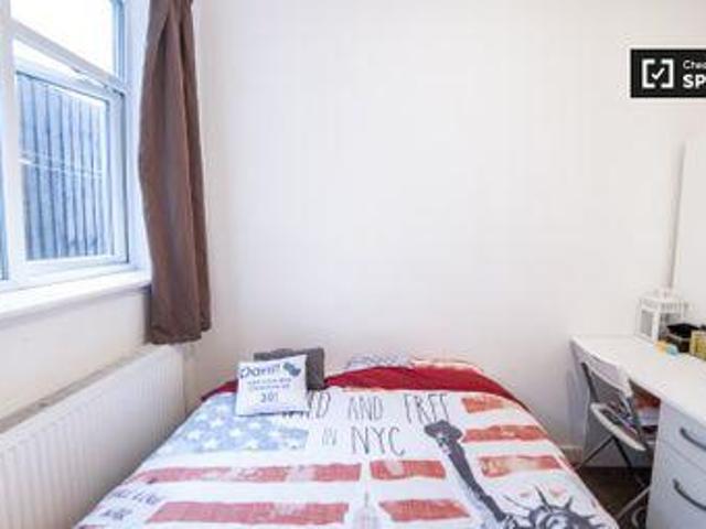 1 Bedrooms Flat for rent in Romford Road, London E7