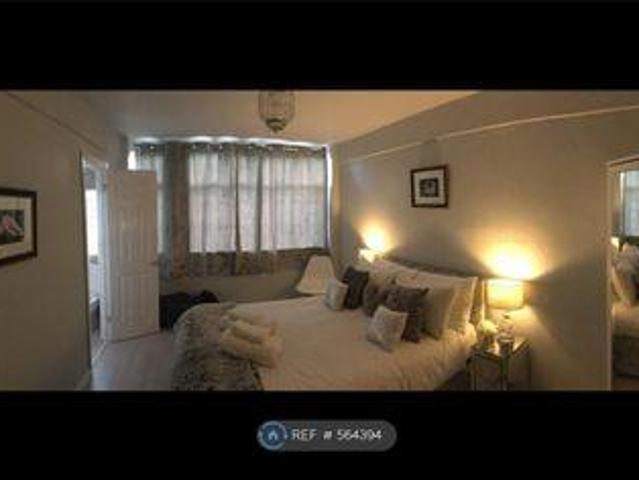 1 Bedrooms Flat for rent in Romney Court, London W12