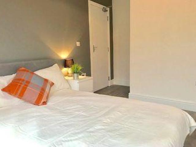 1 Bedrooms Flat for rent in Room 1, Gleaves Road, Manchester M30