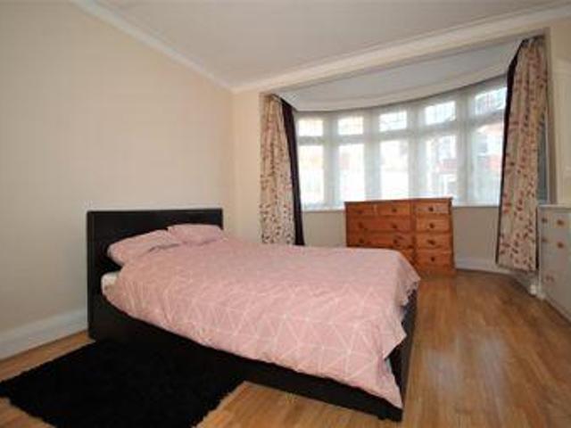 1 Bedrooms Flat for rent in Rosecroft Gardens, London NW2