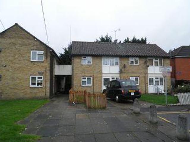 1 Bedrooms Flat for rent in Radnor Crescent, Gants Hill IG4