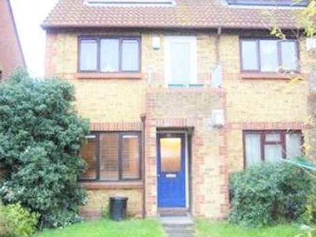 1 Bedrooms Flat for rent in Reynolds Close, Colliers Wood, London SW19