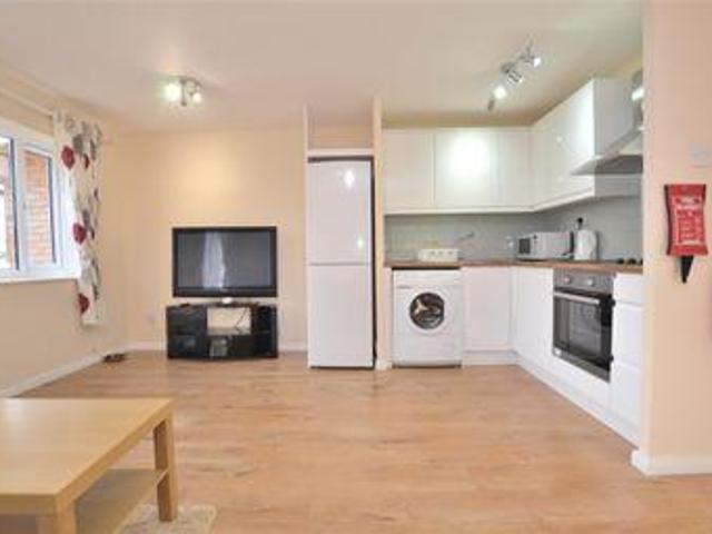 1 Bedrooms Flat for rent in Redwood Way, Barnet, Hertfordshire EN5