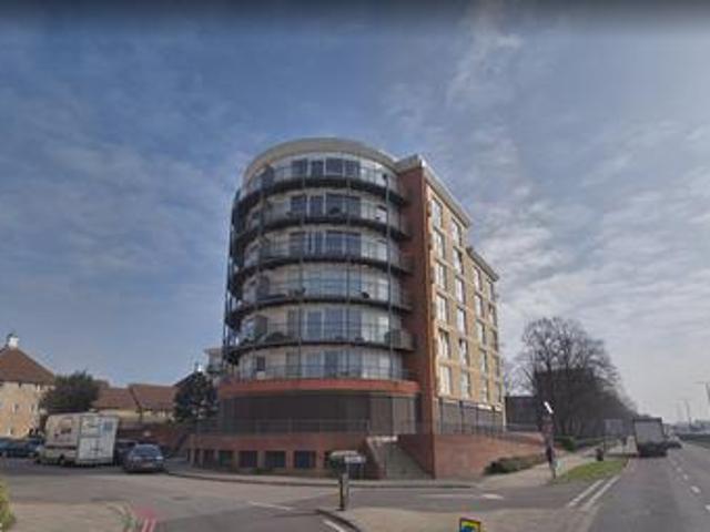 1 Bedrooms Flat for rent in Regal House, Royal Crescent, London IG2