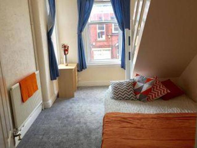 1 Bedrooms Flat for rent in Regent Park Avenue, Hyde Park, Leeds LS6