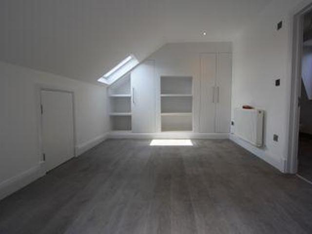 1 Bedrooms Flat for rent in Replingham Rd, Southfield SW18