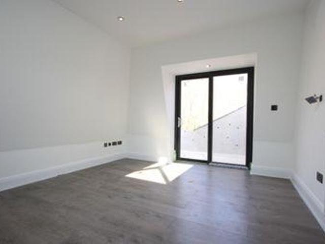 1 Bedrooms Flat for rent in Replingham Rd, Southfields SW18