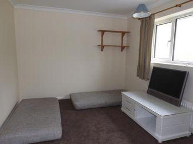 1 Bedrooms Flat for rent in Wood Lane, Slough SL1