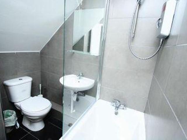 1 Bedrooms Flat for rent in Woodsley Road, Hyde Park, Leeds LS6