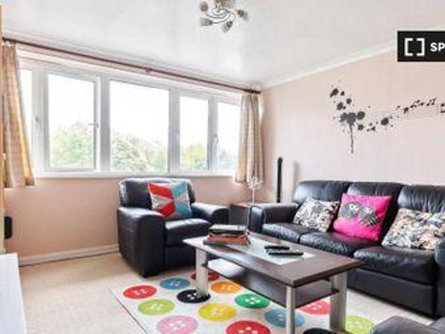 1 Bedrooms Flat for rent in Walm Lane, London NW2