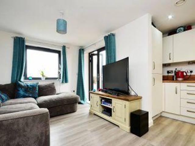 1 Bedrooms Flat for rent in Walnut Tree Close, Guildford GU1