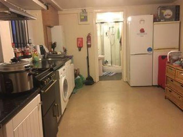1 Bedrooms Flat for rent in Walter Road, Swansea SA1