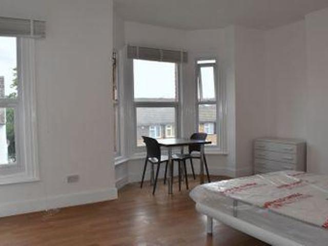 1 Bedrooms Flat for rent in Warwick Road, New Barnet, Barnet EN5