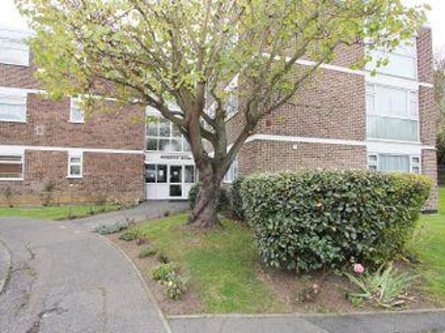 1 Bedrooms Flat for rent in Weymouth House, Stratton Close, Edgware, Greater London. HA8