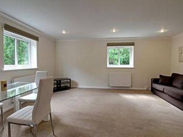 1 Bedrooms Flat for rent in Wheatley Close, Hendon NW4
