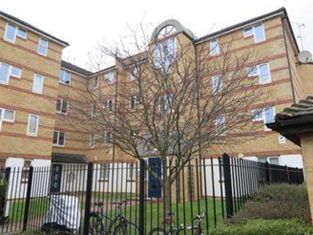 1 Bedrooms Flat for rent in Windsock Close, London SE16