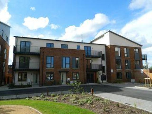 1 Bedrooms Flat for rent in Winterton Square, Horsham RH12