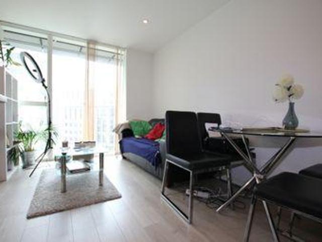 1 Bedrooms Flat for rent in Tennyson Apartments, Saffron Central Square, Croydon CR0