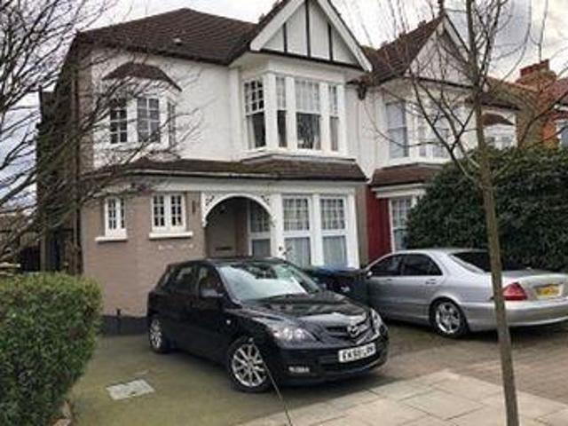 1 Bedrooms Flat for rent in The Mall, London N14