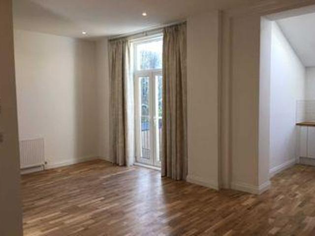 1 Bedrooms Flat for rent in The Avenue, Berrylands, Surbiton KT5