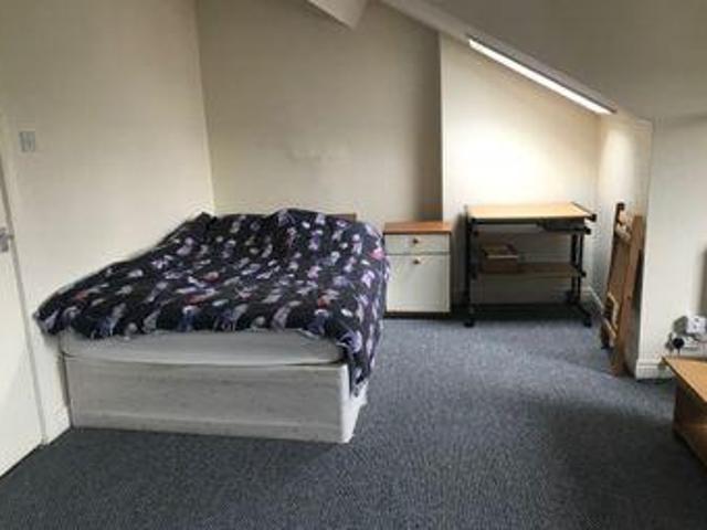 1 Bedrooms Flat for rent in The Crescent, Leeds LS6