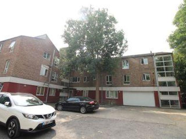 1 Bedrooms Flat for rent in The Lindens, 2 Queens Walk, London W5