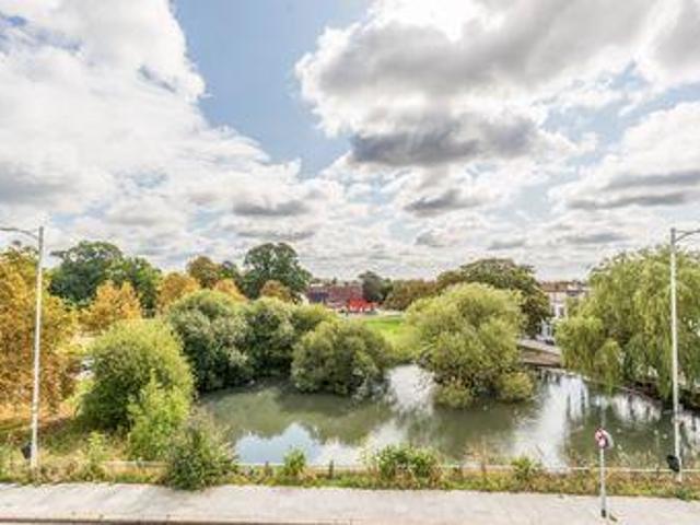 1 Bedrooms Flat for rent in The Roses, High Road, Woodford Green IG8