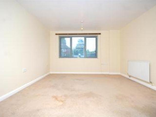 1 Bedrooms Flat for rent in The Roundway, London N17