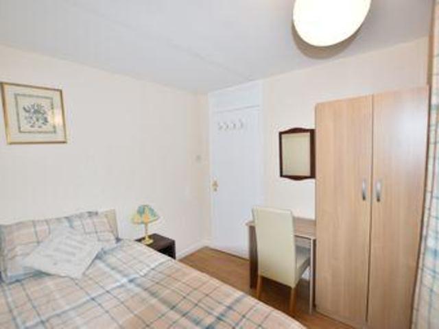 1 Bedrooms Flat for rent in Trinity Way, East Acton W3