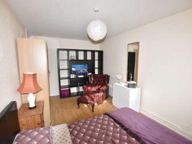 1 Bedrooms Flat for rent in Trinity Way, East Acton W3