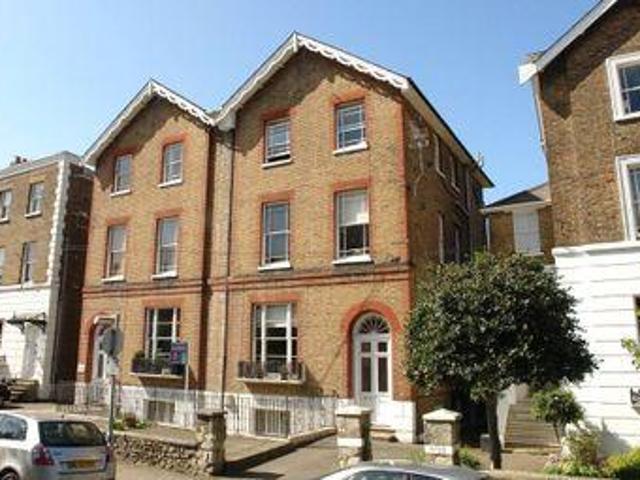 1 Bedrooms Flat for rent in Trinity Place, Windsor, Berkshire SL4
