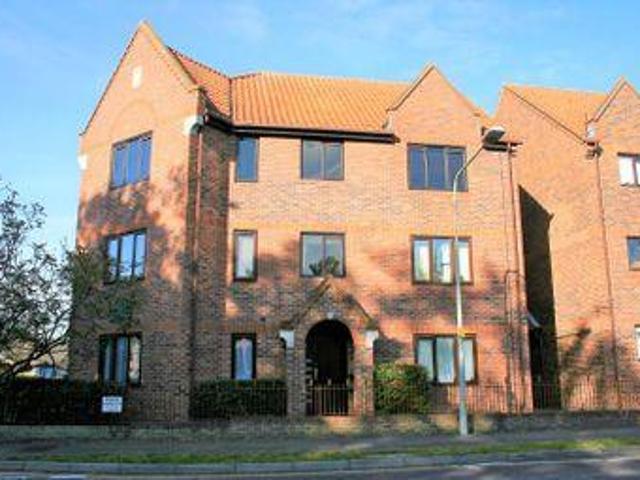 1 Bedrooms Flat for rent in Tynedale Square, Highwoods, Colchester CO4