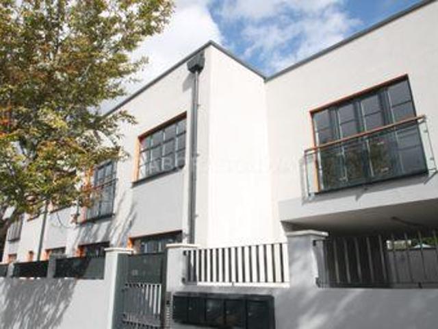 1 Bedrooms Flat for rent in Youngs Road, Newbury Park IG2