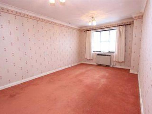 1 Bedrooms Flat for sale in 54A Pittman Gardens, Ilford, Essex IG1