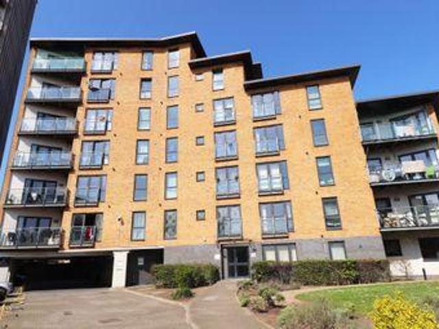 1 Bedrooms Flat for sale in 5 7 Parham Drive, Ilford, Gants Hill IG2