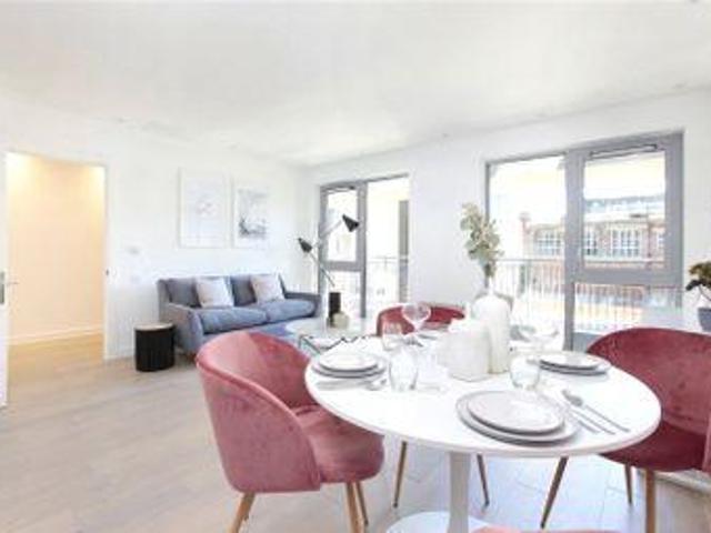 1 Bedrooms Flat for sale in Constance Court, 10 Chatfield Road, Battersea, London SW11