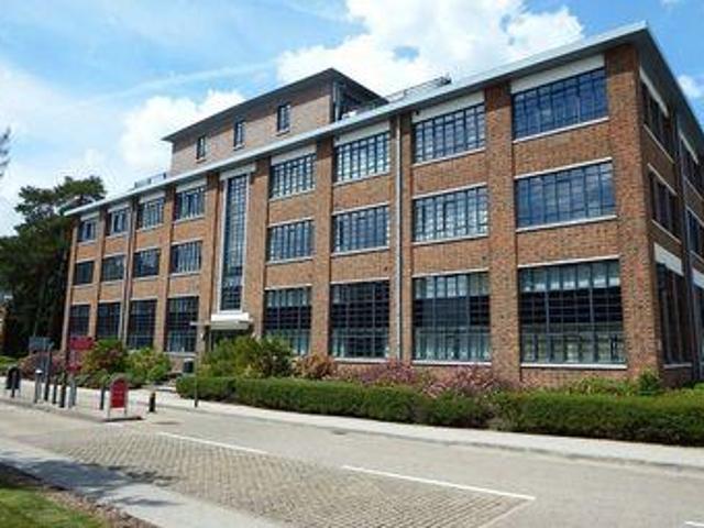 1 Bedrooms Flat for sale in Cathedral Court, O´gorman Avenue, Farnborough, Hampshire GU14