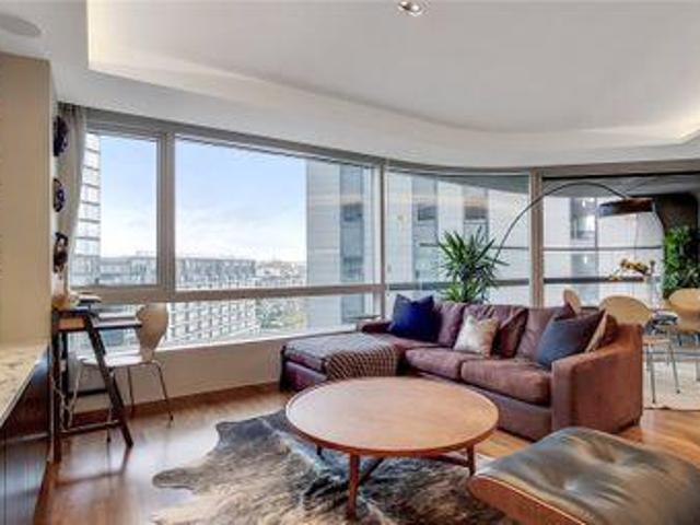 1 Bedrooms Flat for sale in Canaletto Tower, 257 City Road, London EC1V