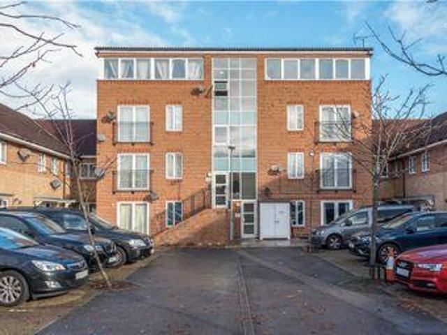 1 Bedrooms Flat for sale in Carmichael Close, Ruislip, Middlesex HA4