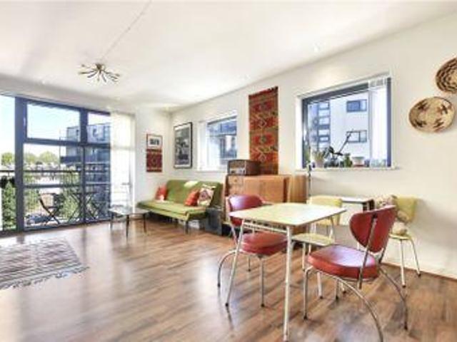 1 Bedrooms Flat for sale in Carmine Wharf, 30 Copenhagen Place, London E14